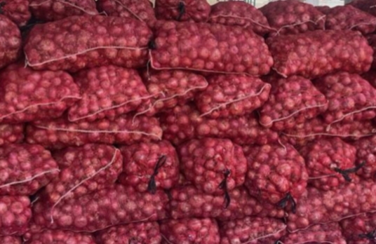 Des sacs d'oignons sont disponibles à 6000f/sac de 25kg - BayKat